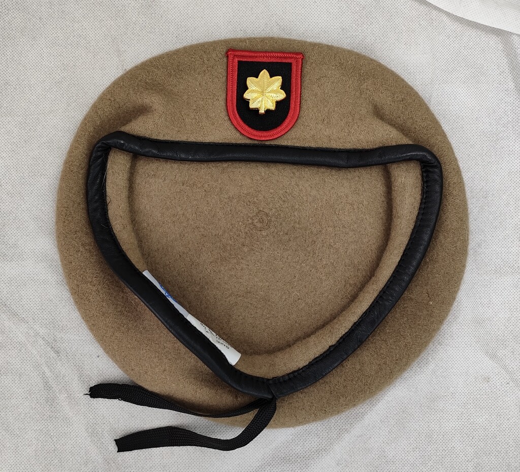US ARMY SPECIAL OPERATIONS COMMAND AIRBORNE SAND COLOUR BERET MAJOR ...