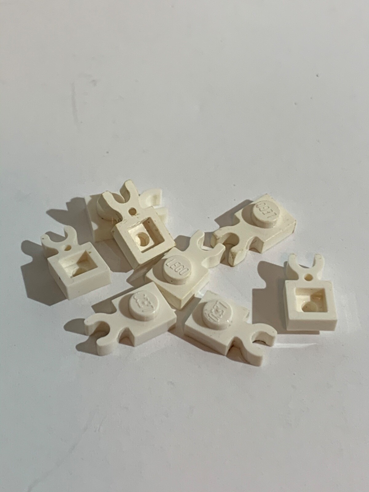LEGO Parts 4085, 60897 (8pcs) Plate, Modified 1x1 w Clip Vertical ...