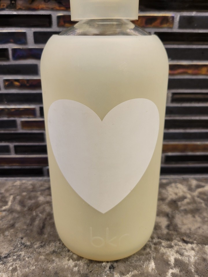 RARE BKR WATER BOTTLE WHITE HEART WITH GLASS AND SILICONE SLEEVE 16 OZ ...