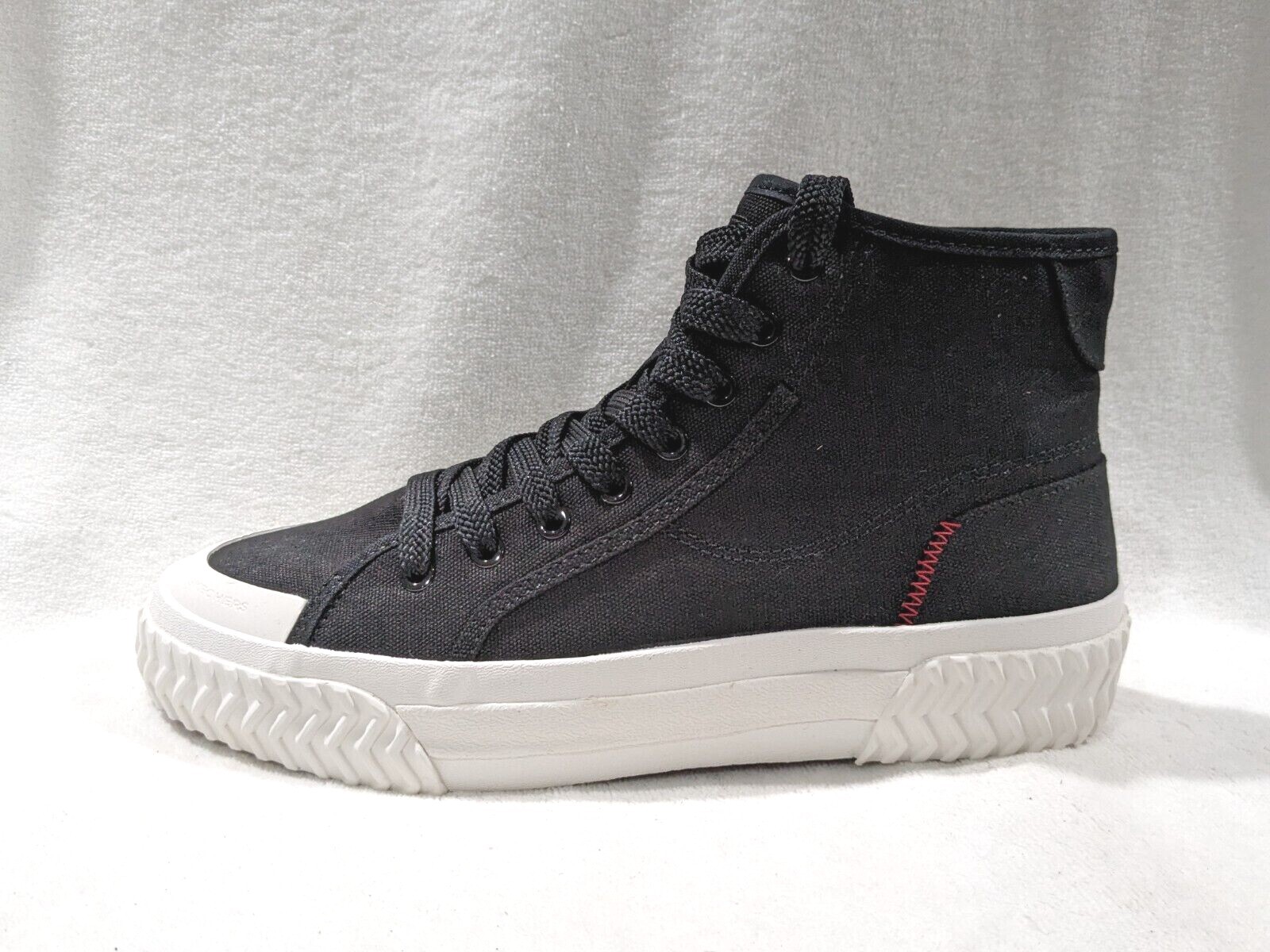 Skechers Street Trax Hi Tread Highly Black/Wht Women's High Top ...