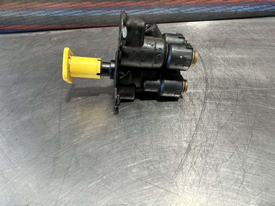 DASH AIR BRAKE CONTROL BENDIX AIR VALVE PRESSURE PROTECTION VALVE P/N ...