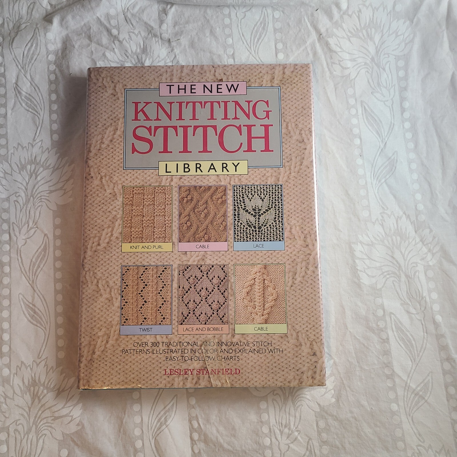Knitting Stitch Library by Lesley Stanfield (1992, Hardcover ...