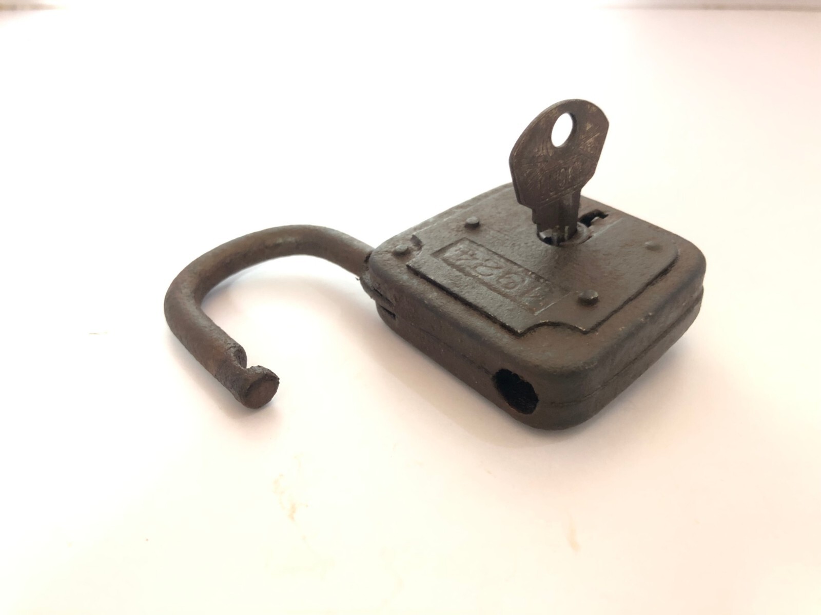 1924 OLD VINTAGE IRON PADLOCK WITH KEY . | eBay