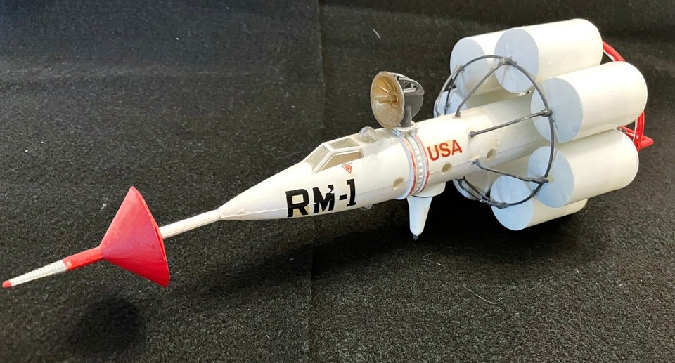 Strombecker Walt Disney's RM-1 Rocket Space Ship Model D34-100 1/67 ...