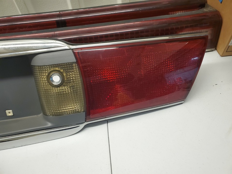 2000-2005 BUICK LESABRE TRUNK Lid Mounted Center TAIL LIGHT 00-05 | eBay