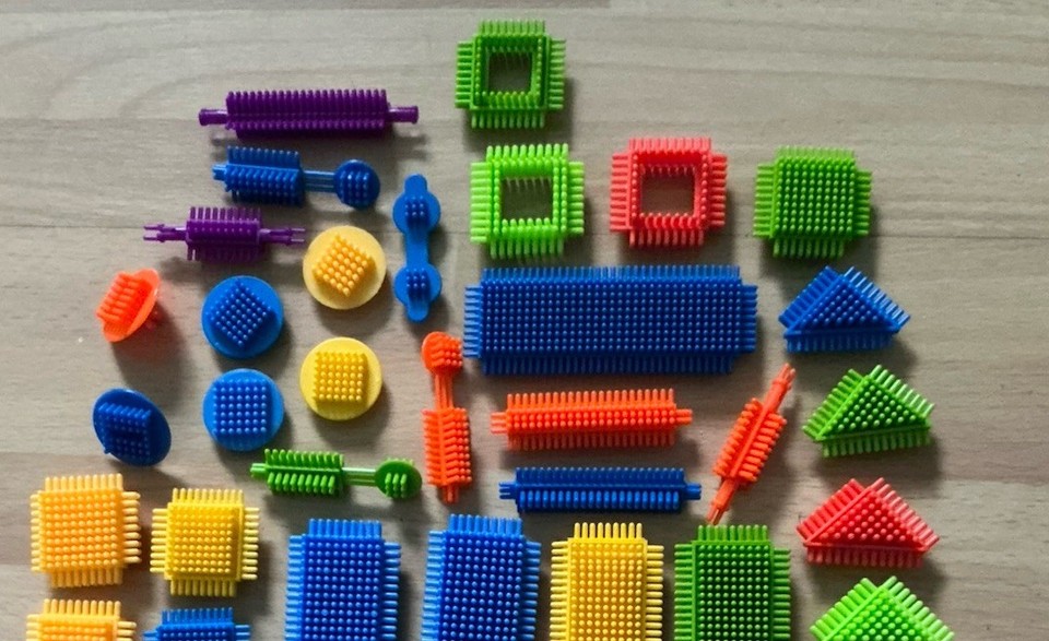 ASSORTED BUNDLE OF STICKLE BRICKS. - Vg Cond . 48 . | eBay UK