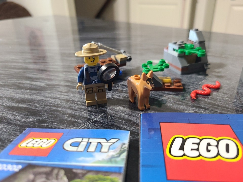 100 % Complete Lego 40302 Become My City Hero W/instructions & Playmat ...