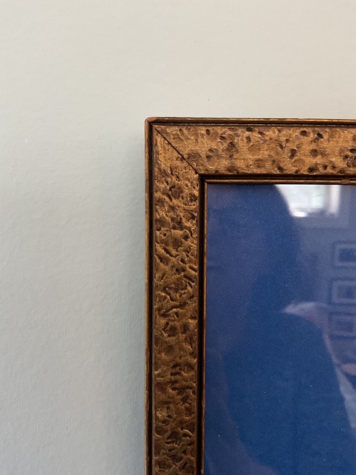 VINTAGE MOLDED WOOD PICTURE FRAME WITH GOLD PAINTED PEBBLED TEXTURE ...