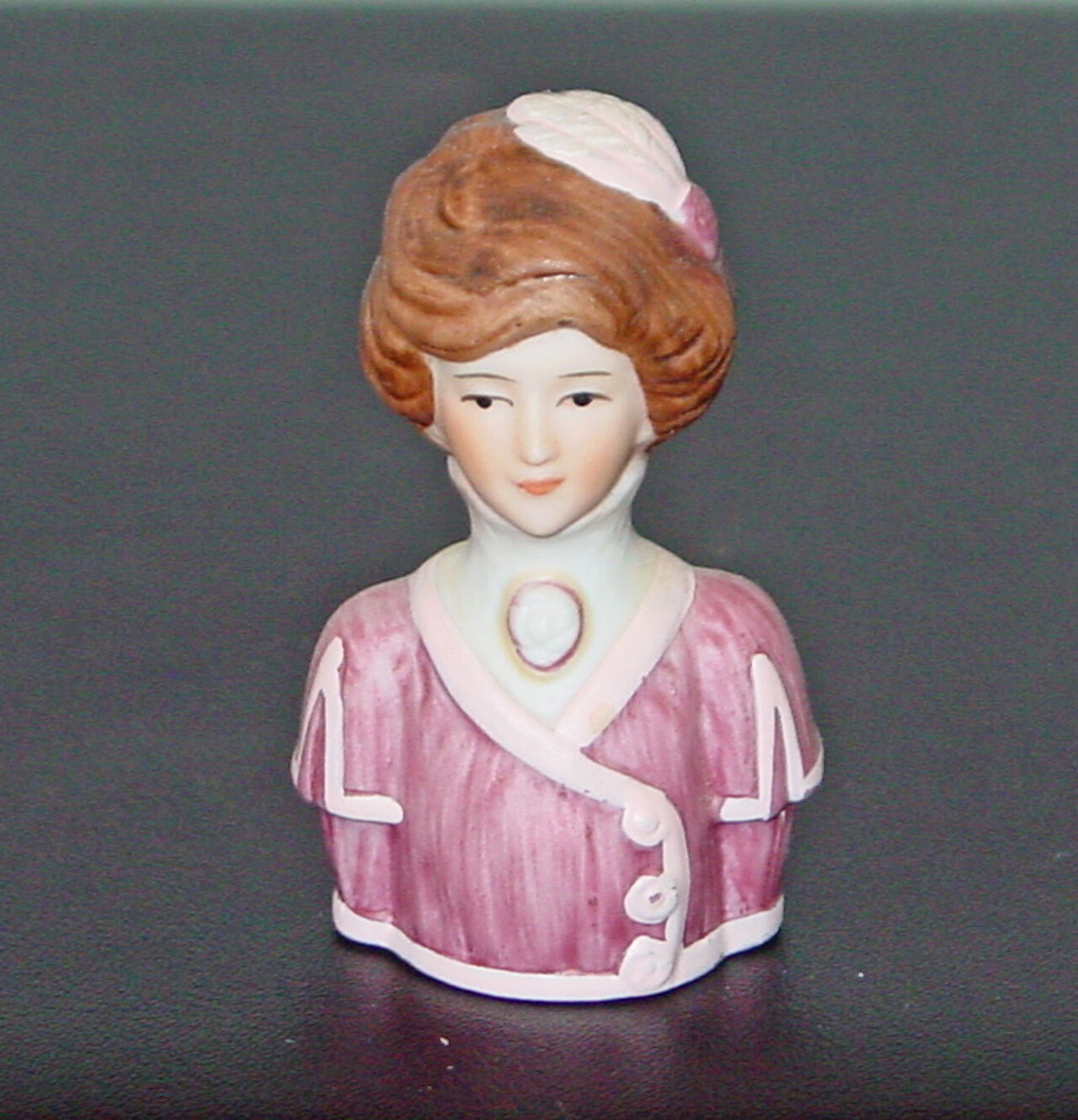 VINTAGE AVON AMERICAN FASHION THIMBLE COMPLETE SET W/ MAHOGANY RACK NEW ...