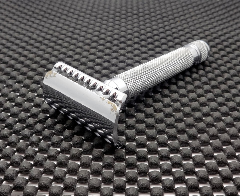 Vintage Barbasol Floating Head DE Safety Razor Set Case & NOS Blade ...