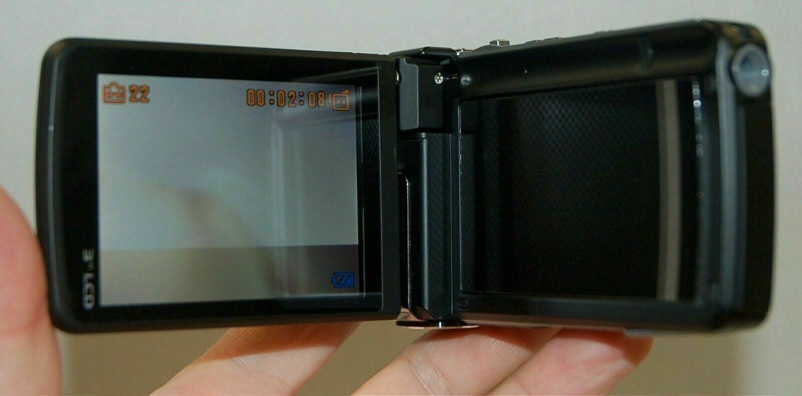 Insignia NS-DCC5HB09 High Definition HD Digital Video Camcorder 5-MP ...