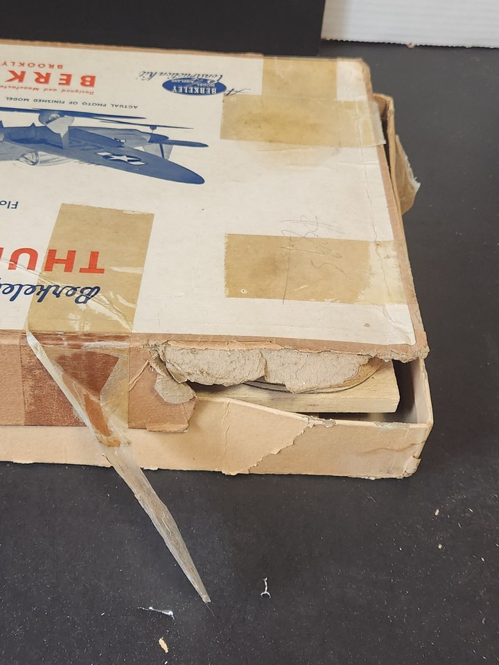 AS-IS*** 1940s Berkleley Models THUNDERBOLT P-47 CONTROLINER Model Kit ...