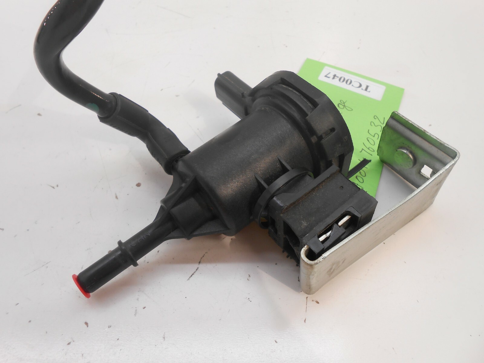 MERCEDES 212,E63 AMG Fuel System Electronic Purge Valve OEM A0014760532 ...