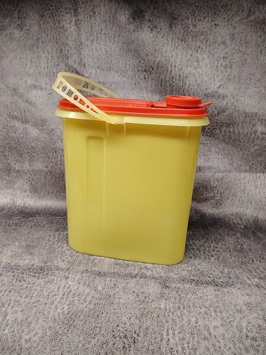 Vintage Tupperware 587-7 Iced Tea Kool Aid Yellow Skinny Pitcher w ...