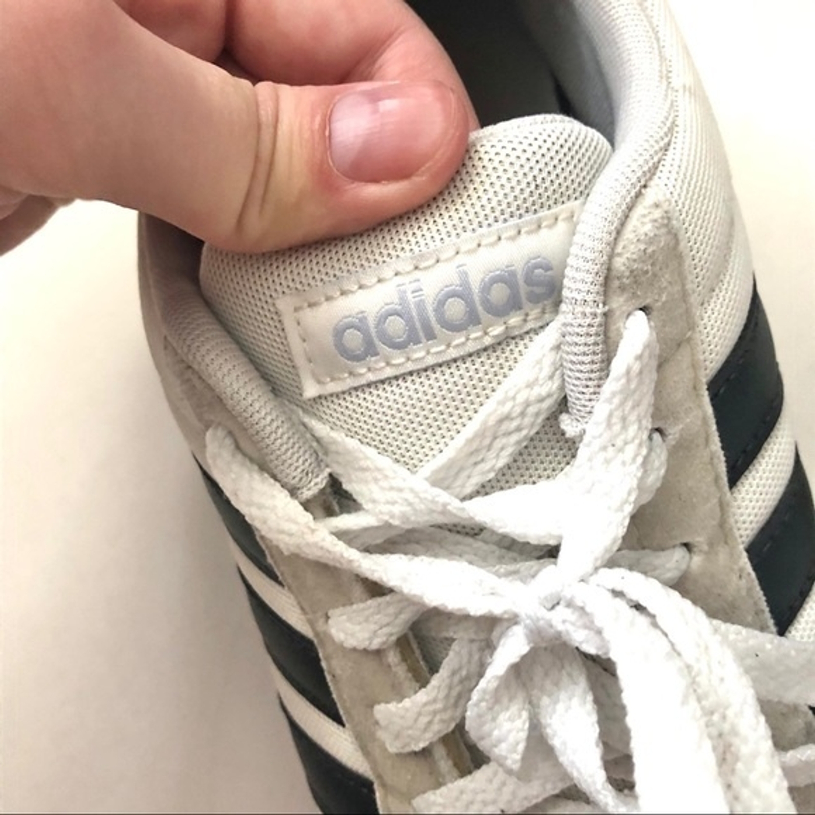 Adidas Low Top 3-Stripes Lace-Up Sneakers Size 8.5 - Gem
