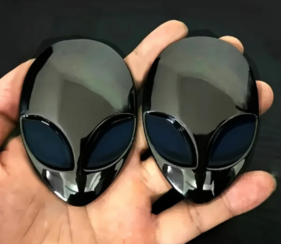 2x Dark Metal Chrome Alienware Alien Head UFO Car Emblem Badge Decals ...