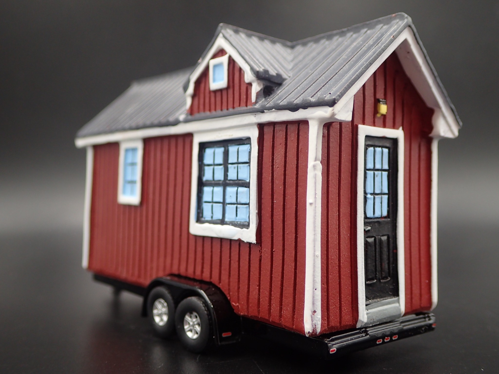 TINY HOUSE ON A FLAT BED TRAILER CAMPER W/ HITCH 1:64 SCALE DIORAMA ...