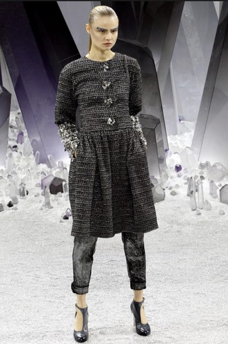 100%AUTH CHANEL 15K Grey CRYSTAL ENCRUSTED LESAGE Twe… - Gem