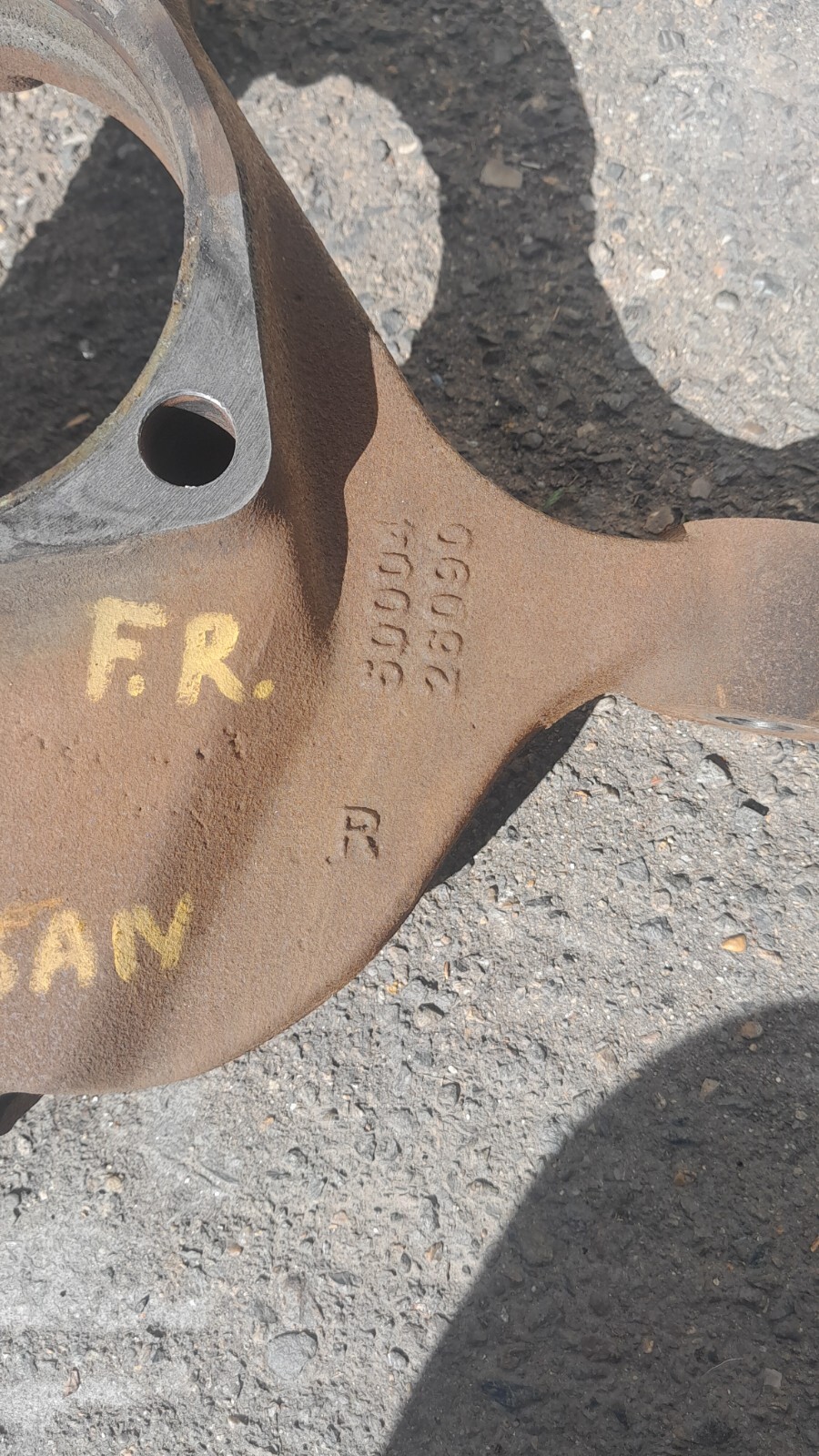 2010 Chevy Suburban Front RIGHT passenger side Knuckle/ Spindle ...