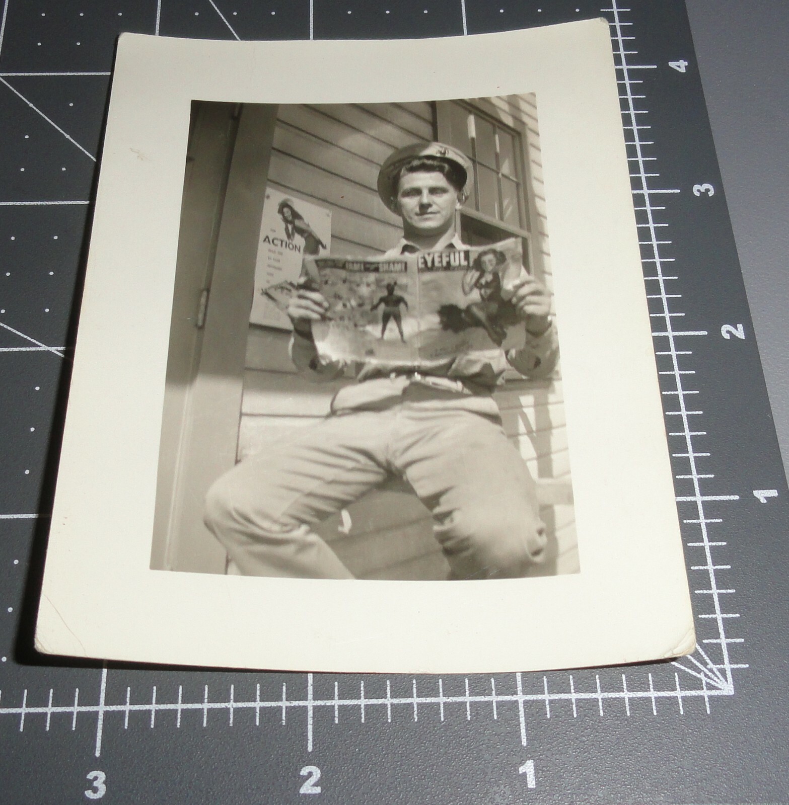 WWII Soldier w/ EYEFUL PIN UP Girl MAGAZINE COVER Sign Man L@@K Vintage ...