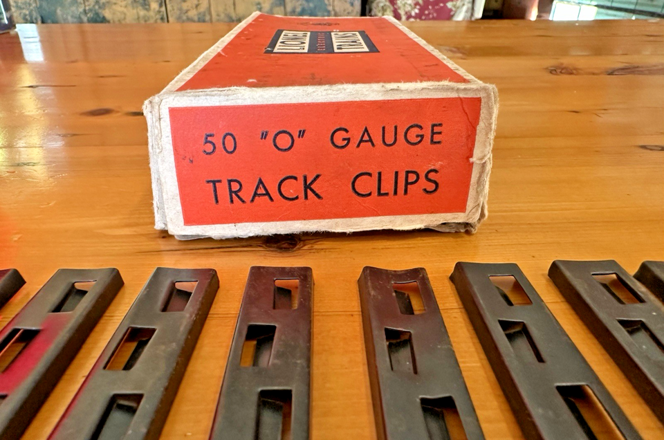 32 Pieces Vintage Lionel Track Clips "O" Gauge with Original Box | eBay