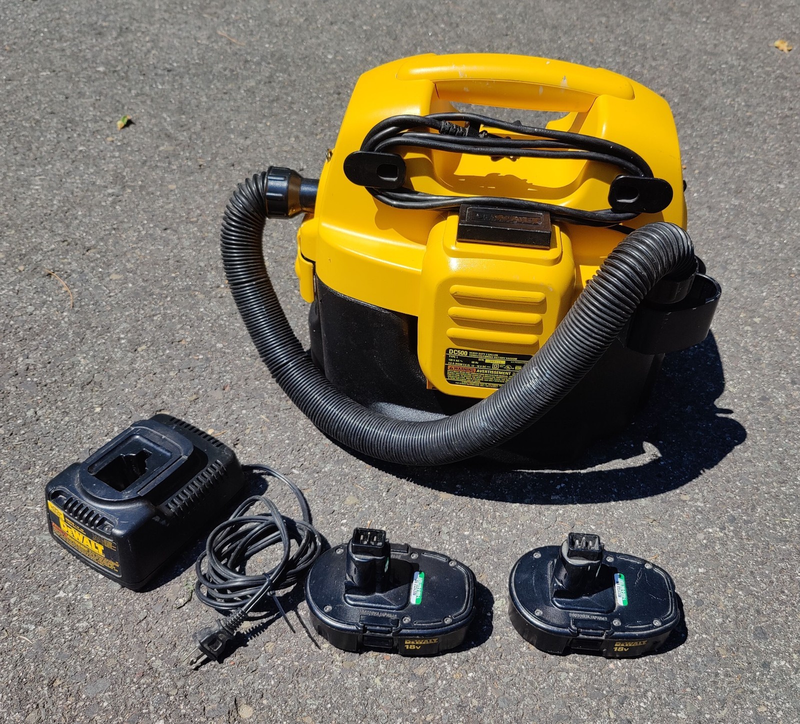 DeWALT DC500 Shop Vac 2-Gallon 1-HP Corded/Cordless w/ 2 OEM Batteries ...