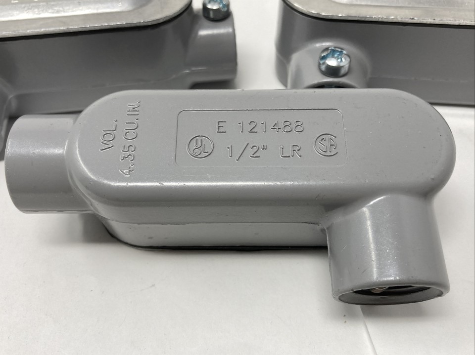 E121488 1/2" CONDUIT 1/2" EMT Body Outlet Box LR W/GASKET AND COVER(Lot ...