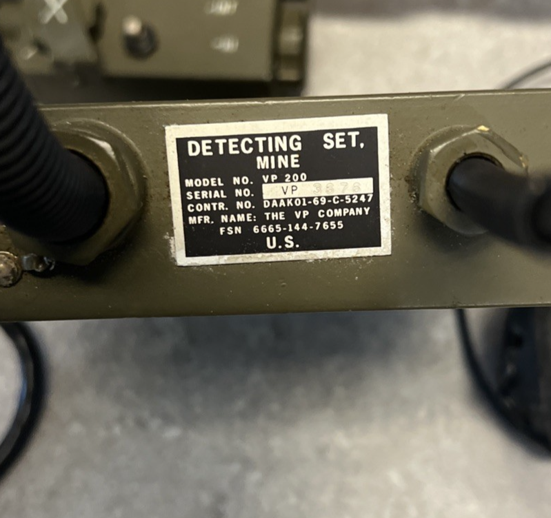 USGI US ARMY Signal Corps Vietnam Era Mine Detecting Set w/ Case VP 200 ...