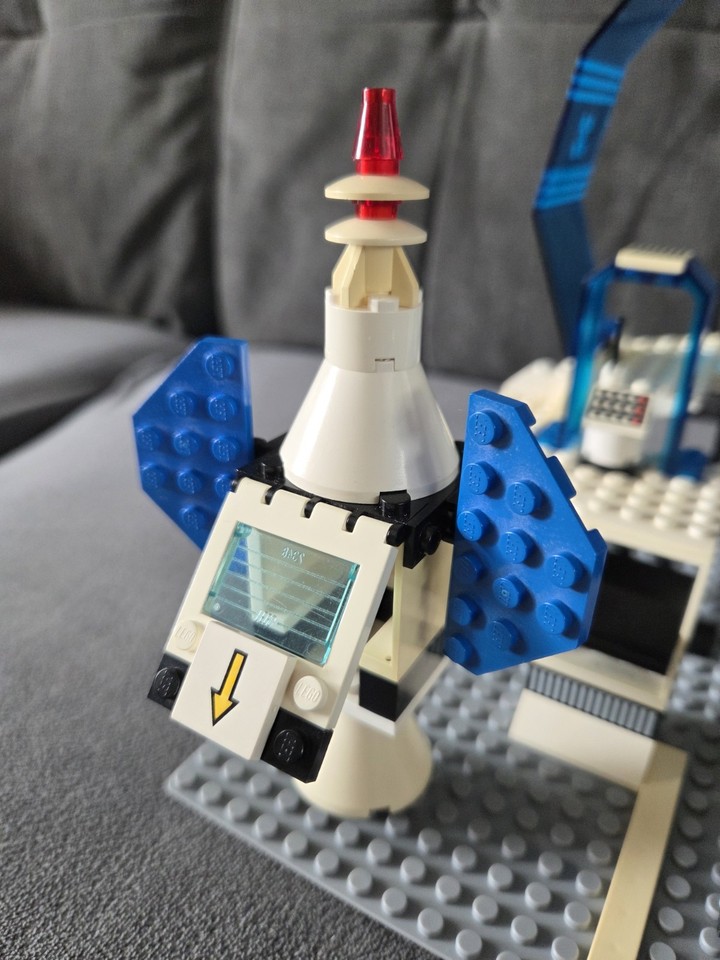 Vintage and retired Lego Space set 6953 Cosmic Laser Launcher with ...