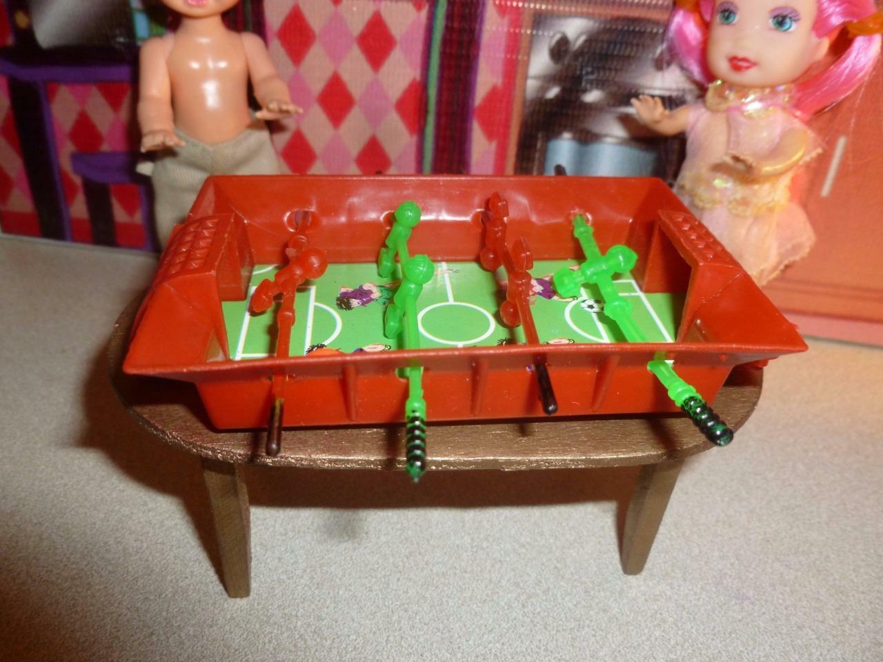BARBIE KELLY DOLL SIZE TOY DIORAMA - 4" LONG TABLE SOCCER FOOSBALL | eBay