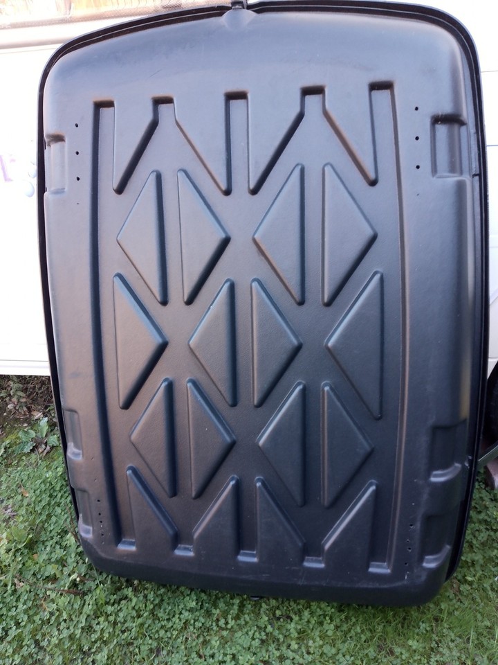 Halfords used car top box roof box complete with brackets and key | eBay UK