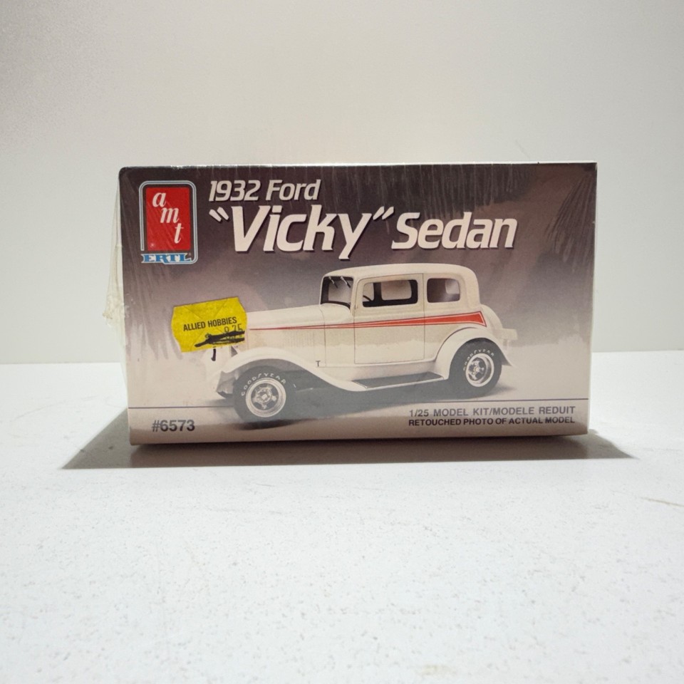 AMT Ertl #6573 1:25 Scale 1932 Ford Vicky Sedan Plastic Kit Sealed | eBay