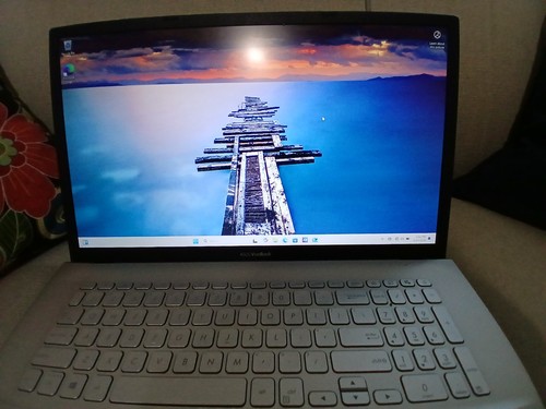 ASUS VivoBook M712D 17.3" Silver AMD Ryzen 7 12GB Memory 512GB NVMe SSD ...