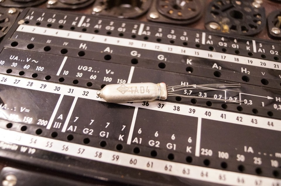 20 E-Röhren Telefunken 1AD4 Subminiatur-Röhre HF/ZF Stufe NOS BL-2376 ...