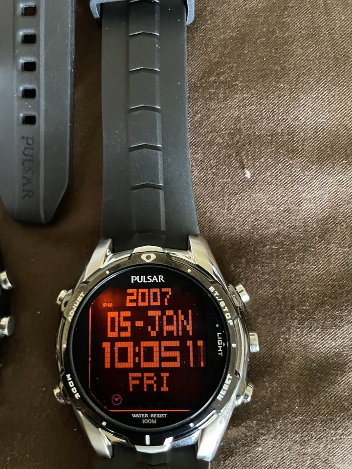 VINTAGE MENS PULSAR W861 DIGITAL WATCH LOT OF 17-RUNNING.STORE DISPLAY ...