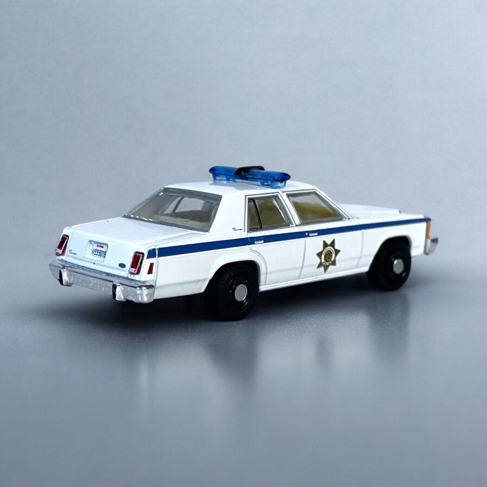 GREENLIGHT Terminator 2 Ford Crown Victoria 1983 Police Car Die cast 1: ...