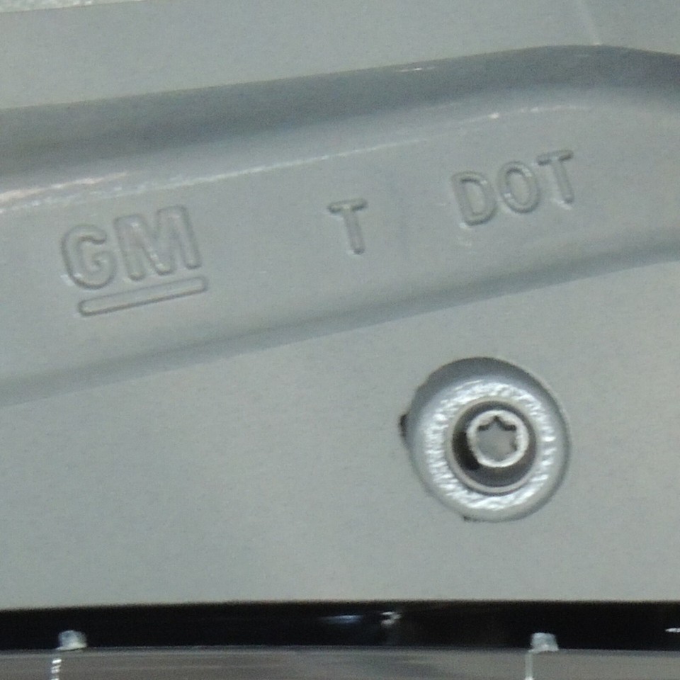 OEM GM 22x9 Painted Aluminum Wheel With Chrome Inserts Sierra Silverado ...