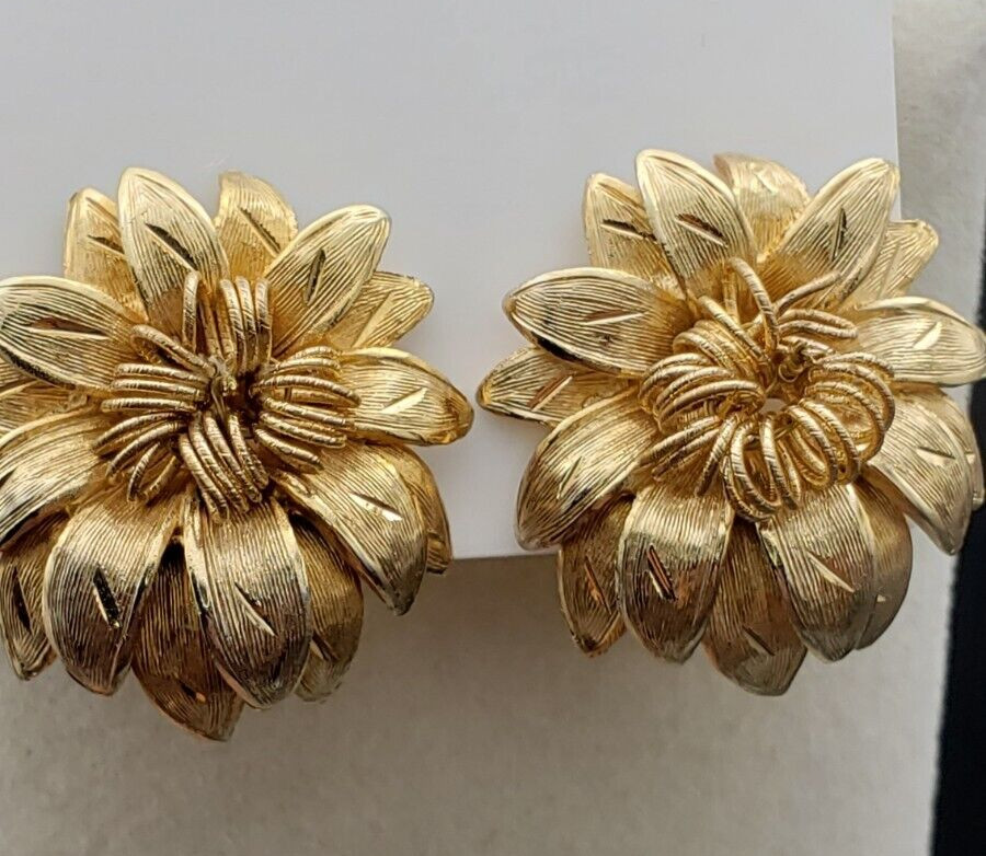 Vintage Kramer (?) circa 1950s Brushed Gold Tone 3D F… - Gem