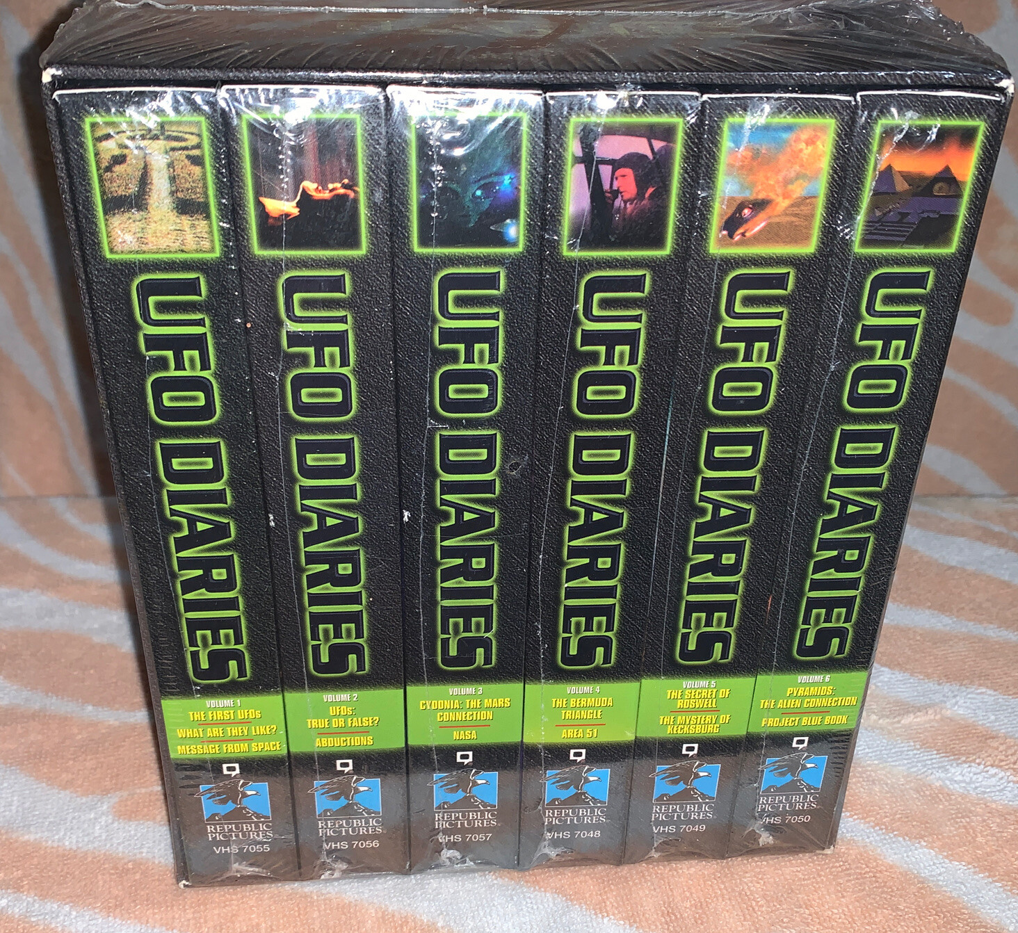 UFO Diaries (1996) 6 Volume VHS Box Set Republic Entertainment New ...