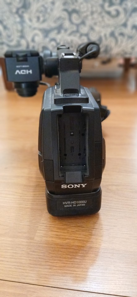SONY HDR-HC1 1080i Mini DV HDV Handycam Video Camera Camcorder Record ...
