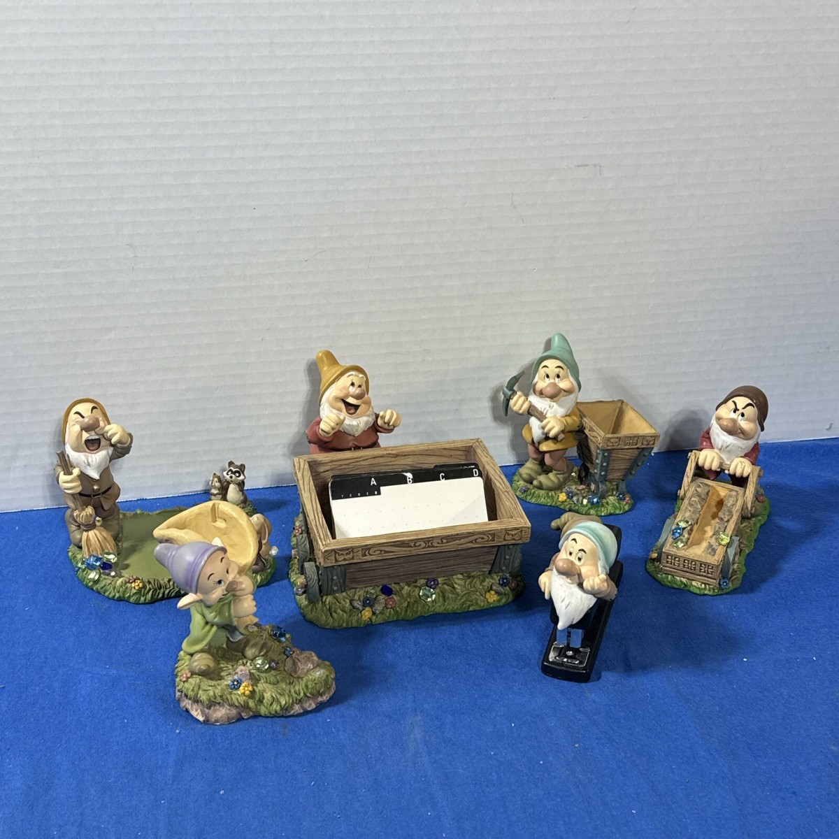 Snow White Wood Desktop