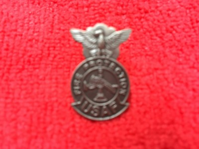 US AIR FORCE FIRE PROTECTION BADGE HAT/LAPEL PIN | eBay