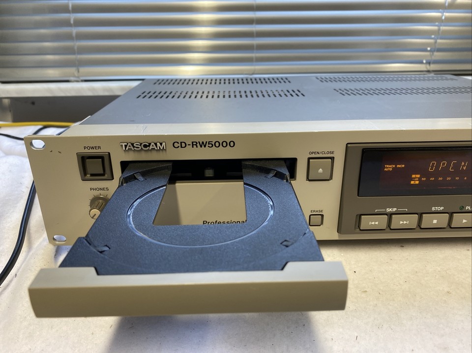 TASCAM CD-RW5000 Professional CD-Recorder + CD-Player - geprüft vom ...
