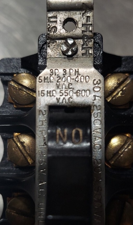 ARROW H&H Heavy Duty Switch 81492-1. 3P 3PH 5HP 240-400VAC 5Hp 550 ...