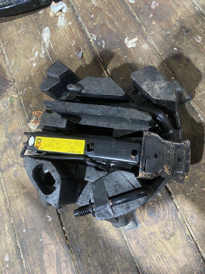 Ford Fiesta Mk6 / Ford Fusion Spare Wheel Tool Kit Jack and Brace 2002 ...