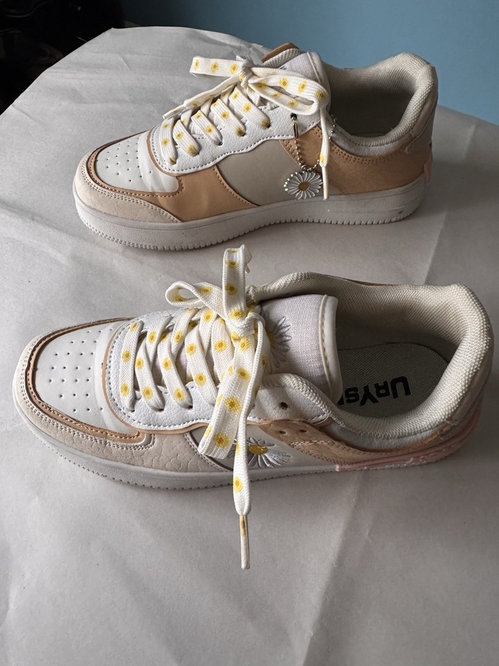 Daisy Dazed Sneakers Women's Shoes Size 7 White and Beige Lace Up Low ...