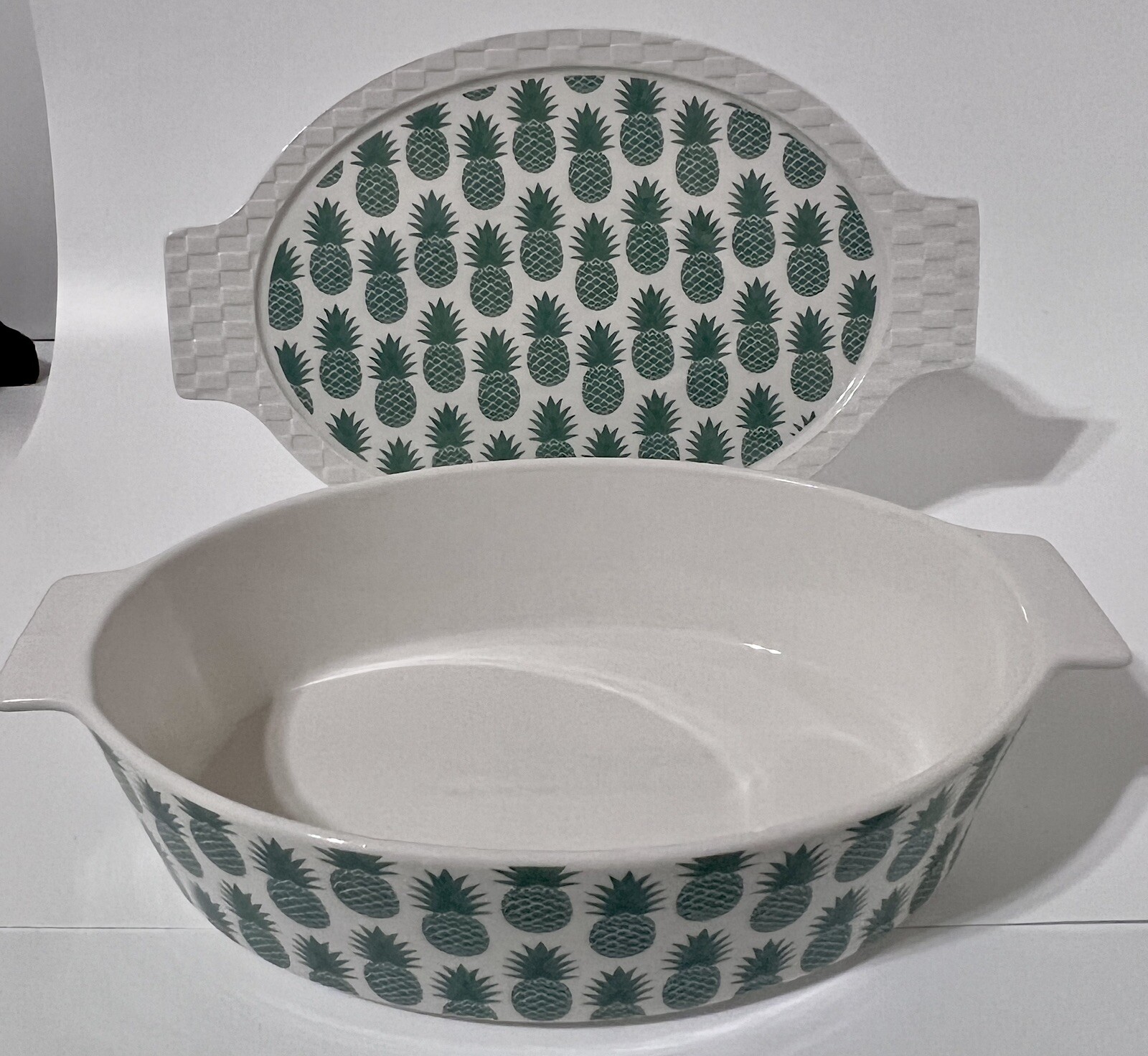 Grace Pantry Porcelain Green Pirapora Print Casserole With Lid Trivet ...