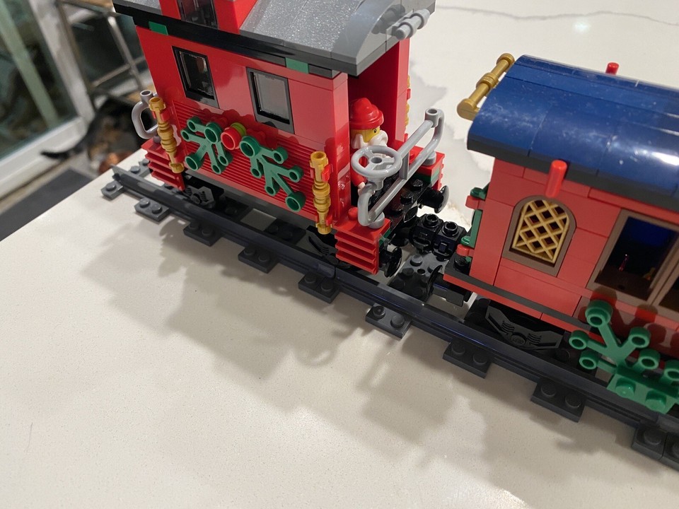 Lego Winter Holiday Train Station & Train MOC Similar to 10259 & 10254 ...