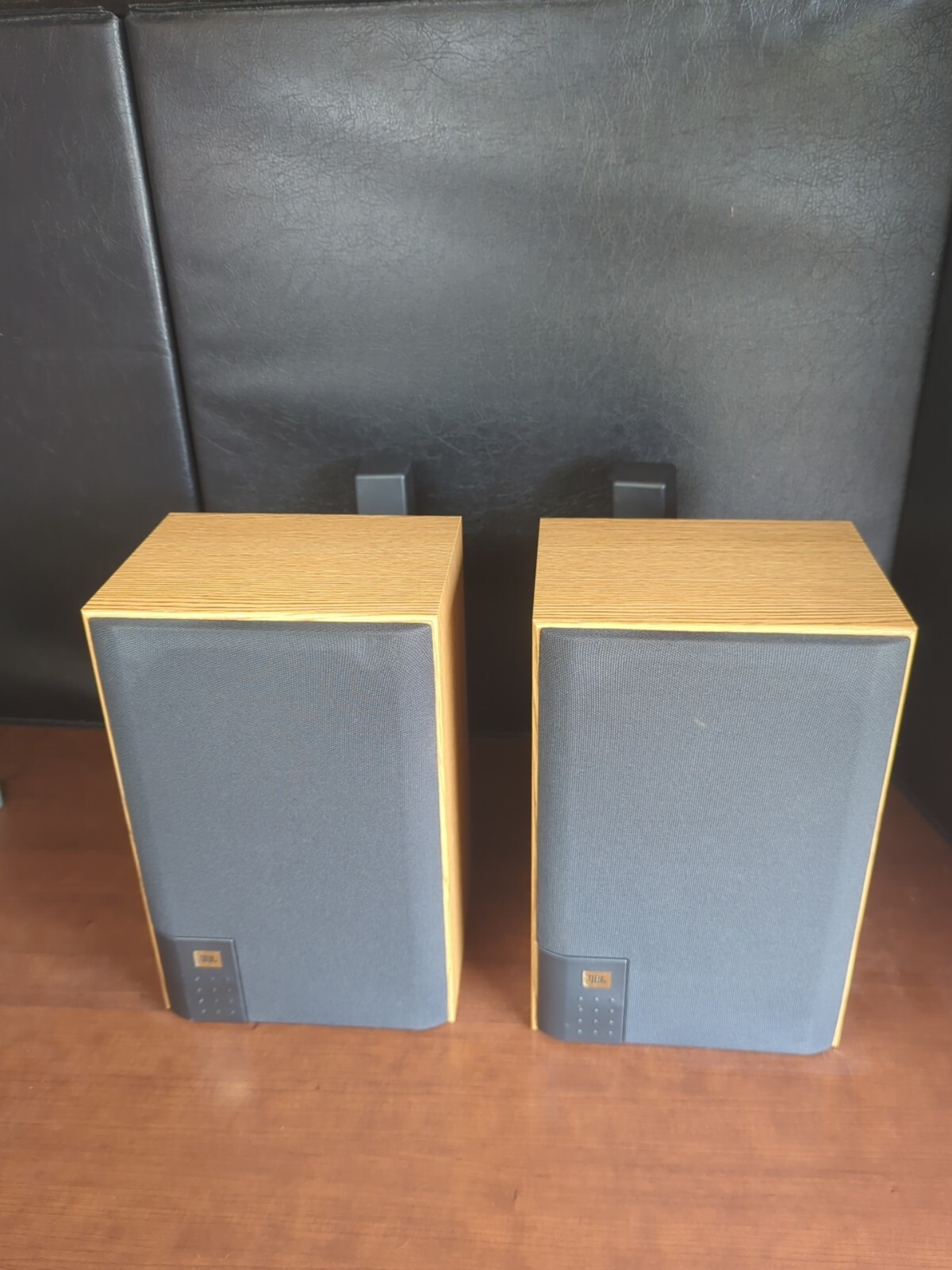 JBL J2050 Bookshelf Speakers (Pair) 2 Wood Grain w/ Omni-Mounts ...
