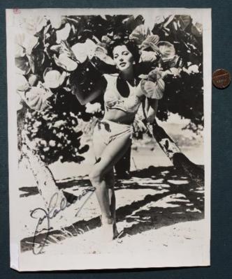 Dynasty TV star Joan Collins signed / autographed VINTAGE YOUNG Photo ...